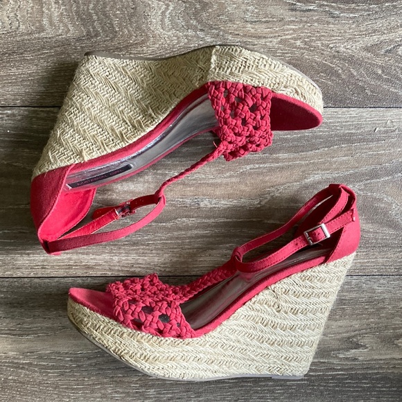 Material Girl | Shoes | Material Girl Coral Fabric Raffia Wedges Size 1 ...